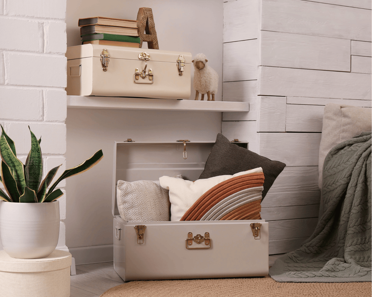 5 Special Storage Solutions for a Clutter-Free Small Bedroom | Memorize ...