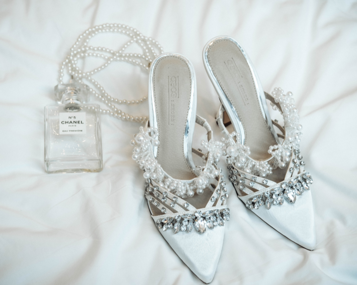 7 Must-Have Keepsakes to Put in Your Bridal Trunk / Wedding Trunk ...